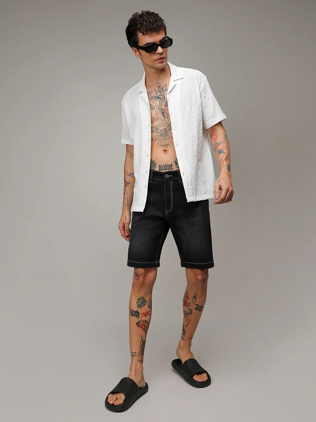 ₹899 | Campus Sutra men's Black Solid Denim Shorts - Campussutra
